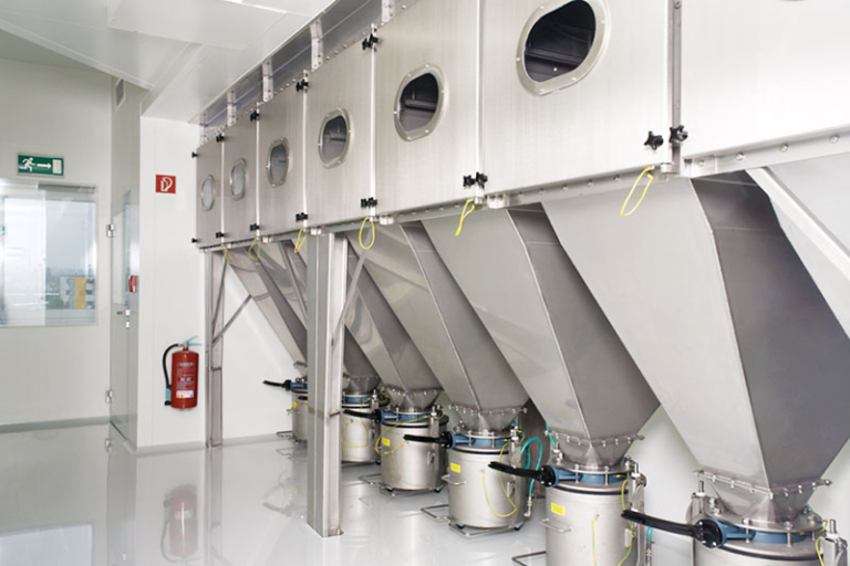 Options for process gas handling in fluid bed and spouted bed systems