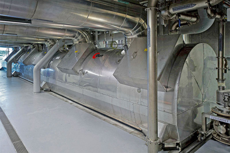 Options for process gas handling in fluid bed and spouted bed systems